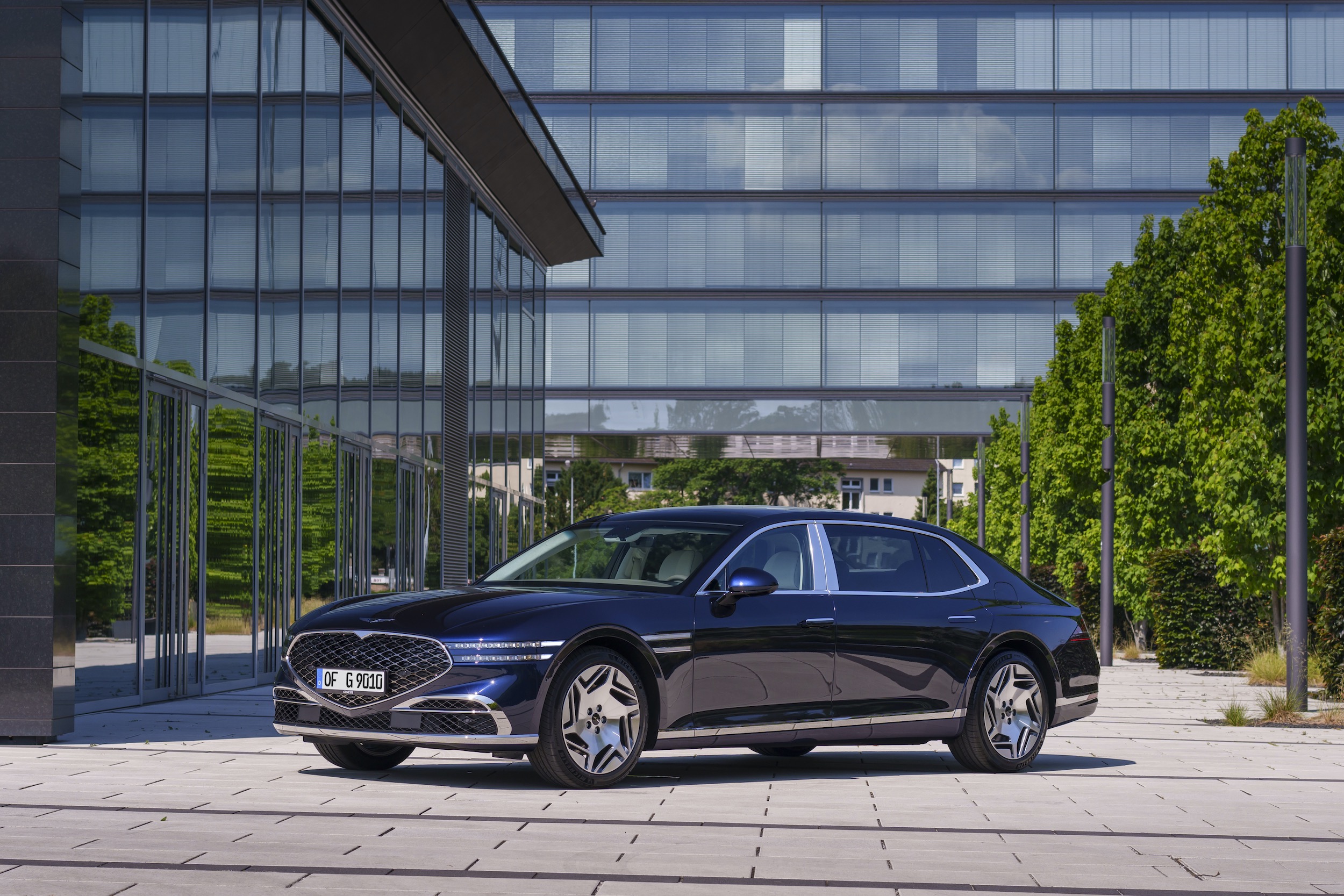 Genesis gibt die Preise und Spezifikationen für den G90 bekannt - Proudmag.com